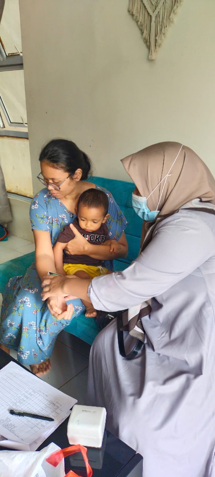 Kegiatan kunjungan rumah perkesmas dan intervensi PISPK di perumahan Bunga Raya – Puskesmas ...