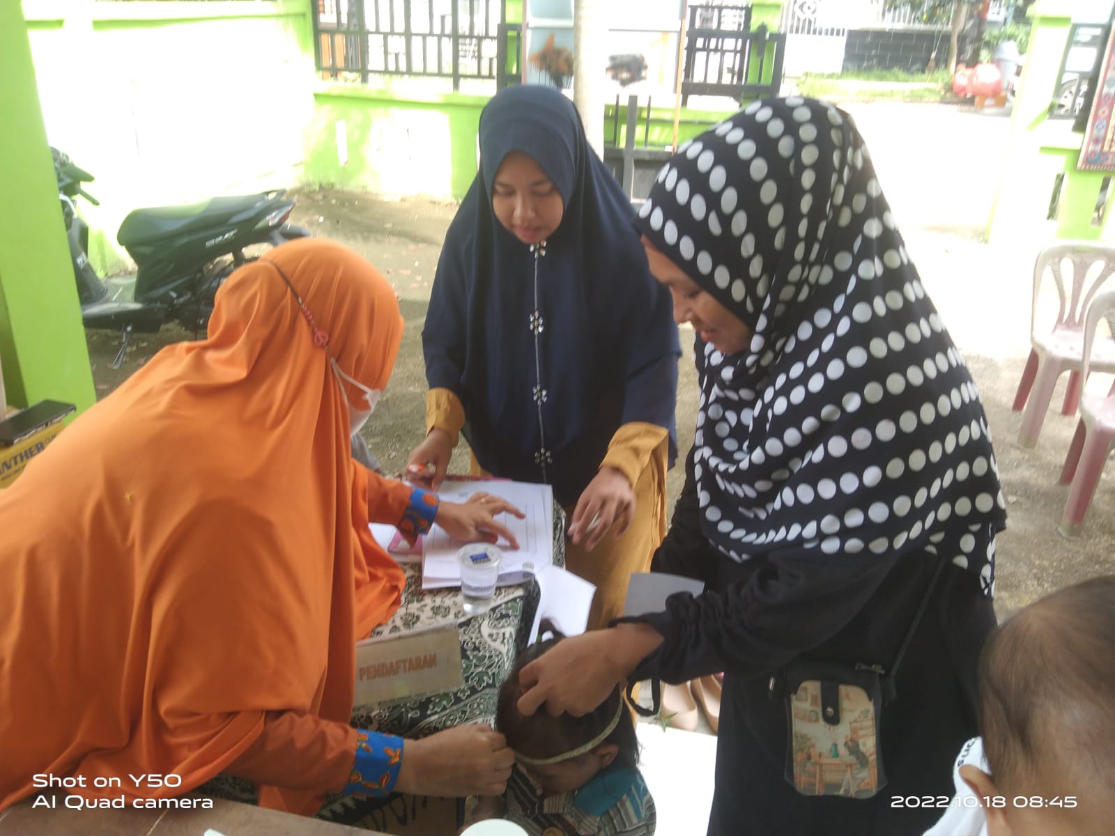Kegiatan Posyandu Rutin dan Pemberian Obat Cacing di Posyandu Permata ...