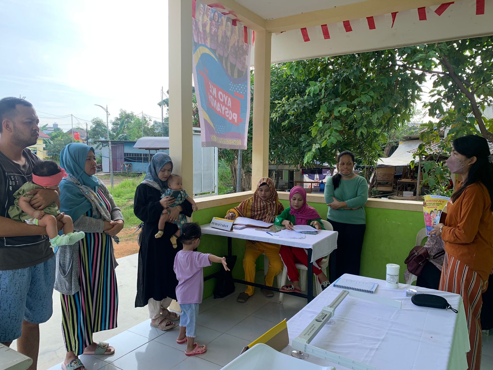 Kegiatan Posyandu Rutin dan Pemberian Obat Cacing di Posyandu Teratai ...