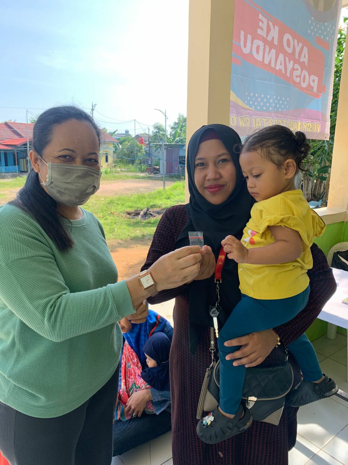 Kegiatan Posyandu Rutin dan Pemberian Obat Cacing di Posyandu Teratai ...