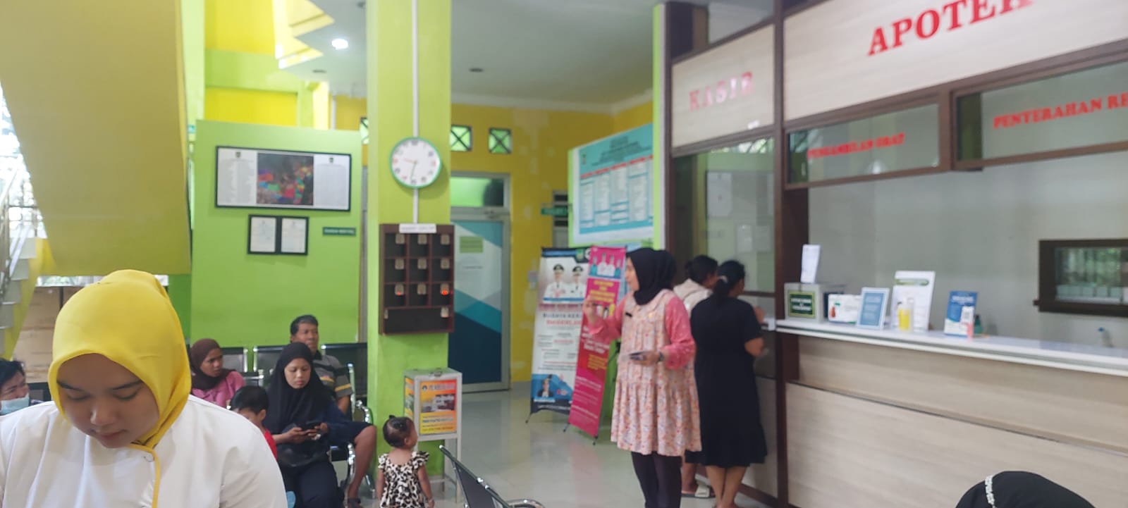 Sosialisasi Pendaftaran Online Mobile JKN dan Aplikasi Klinisia Bagi Pengunjung dan Pasien ...